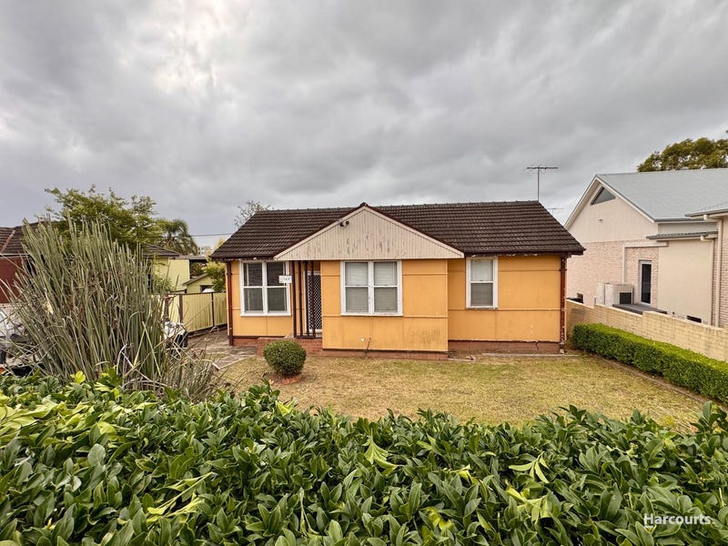 107 Lindesay Street, Campbelltown, NSW 2560 - House for Rent ...