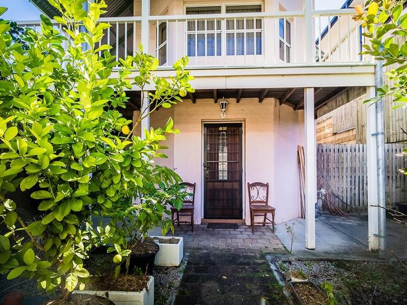 164 Water Street, Spring Hill, QLD 4000 - realestate.com.au