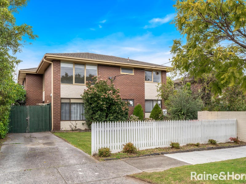 4/18 Lyon Street, Essendon, Vic 3040 - Property Details