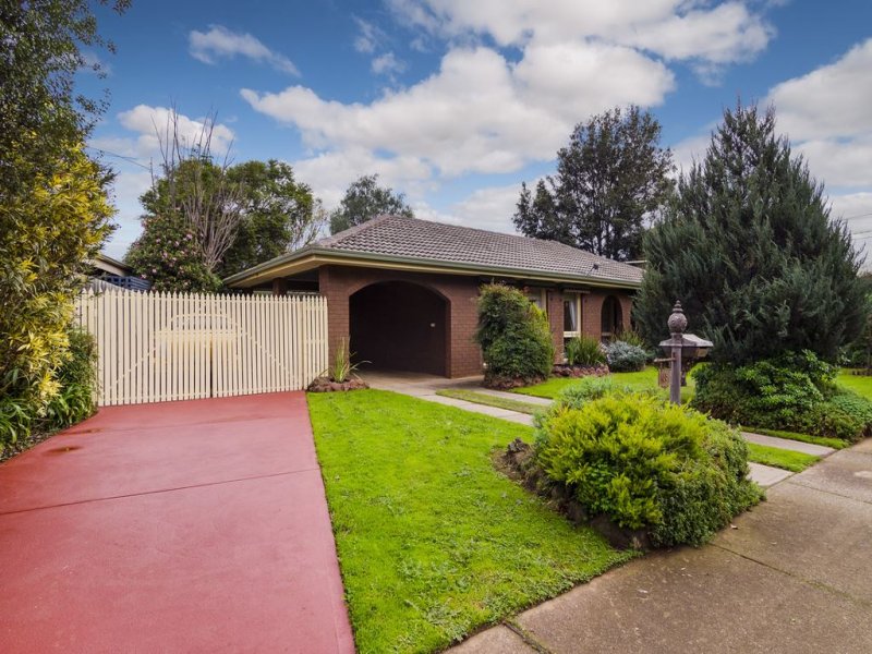 33 Manorvale Parade, Werribee, Vic 3030 - Property Details