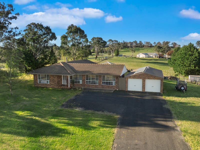 11 Elm Street, Guyra, NSW 2365 - Property Details
