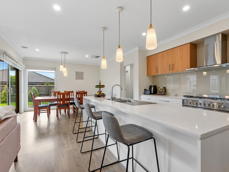 9 Showman Drive, Diggers Rest, VIC 3427 - realestate.com.au