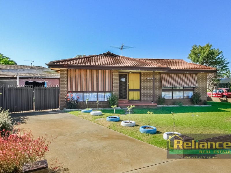 1 Devon Place, Melton West, VIC 3337 - realestate.com.au