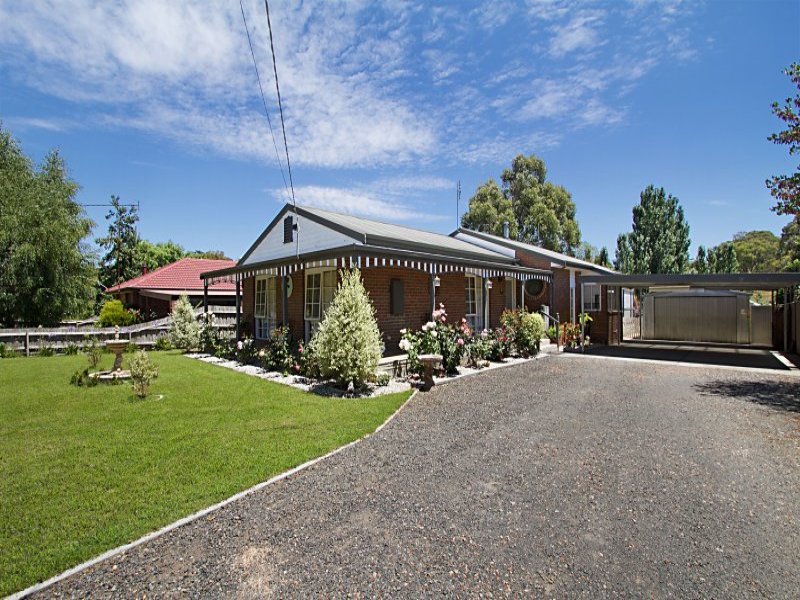 17 Peter Godden Drive, Woodend, Vic 3442 - Property Details