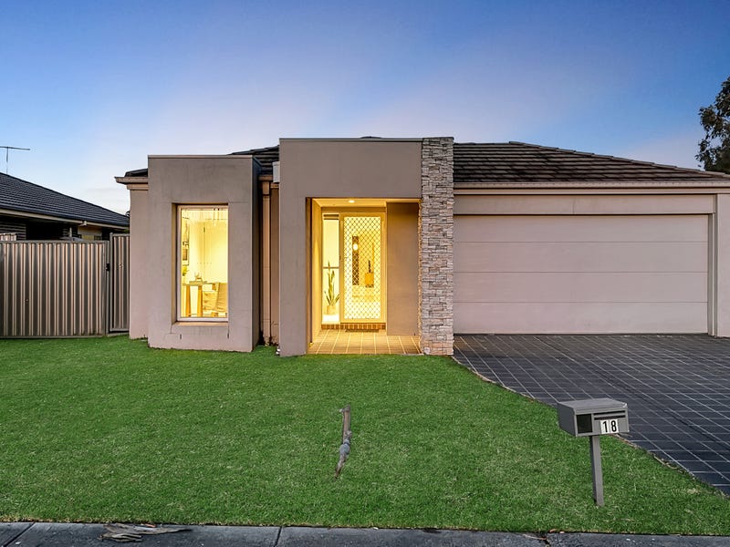18 Walnut Way, Pakenham, Vic 3810 - Property Details
