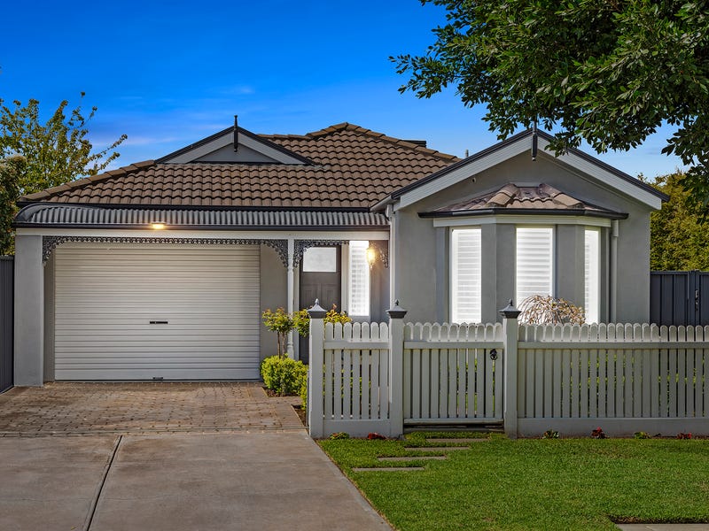 42 Milburn Circuit, Caroline Springs, VIC 3023 - realestate.com.au