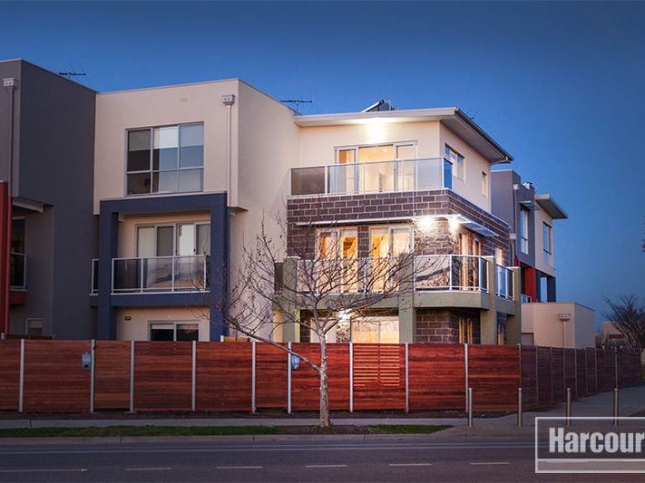 77 Lakeside Boulevard, Pakenham, Vic 3810 - Property Details