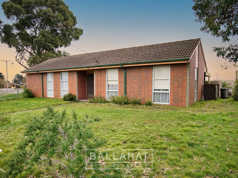 487 Gillies Street North, Wendouree, Vic 3355 - Property Details