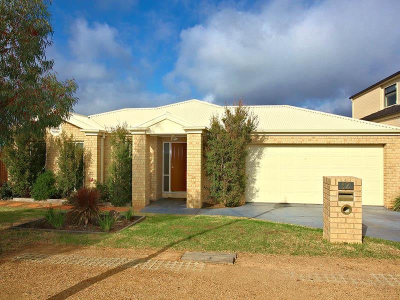 12 French Cres, Caroline Springs, VIC 3023 - realestate.com.au