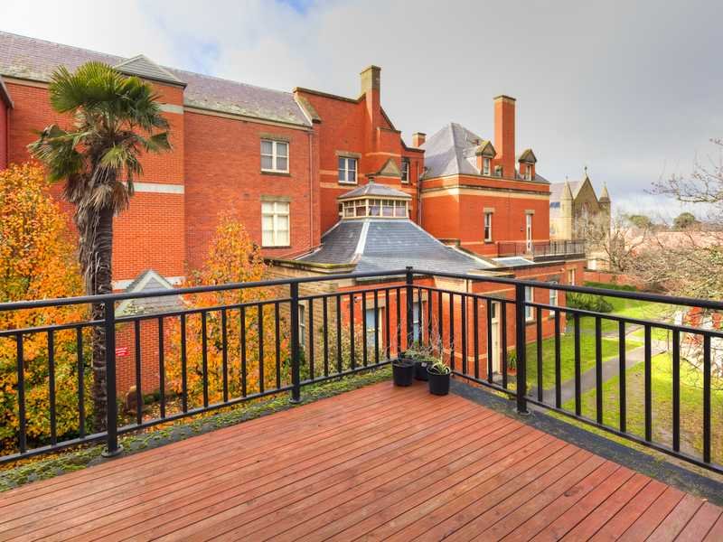 12/300 Gillies Street, Wendouree, Vic 3355 - Property Details