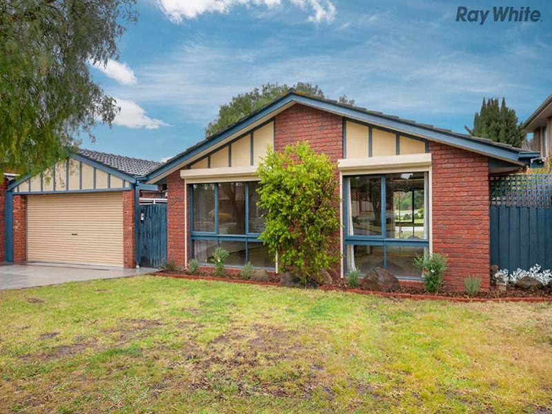 33 Prince Albert Cres, Taylors Lakes, VIC 3038 - realestate.com.au