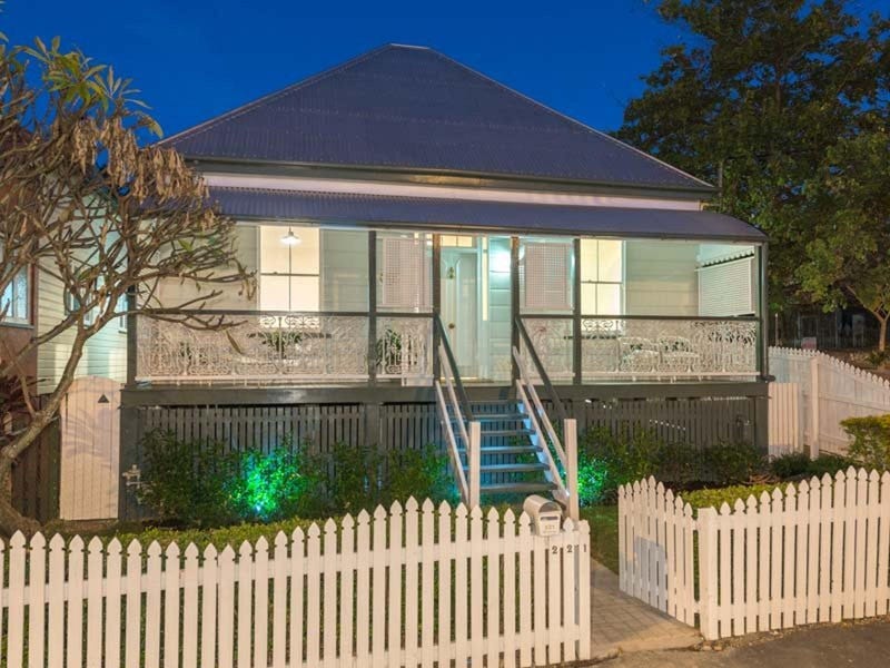 221 Water Street, Spring Hill, QLD 4000 - realestate.com.au