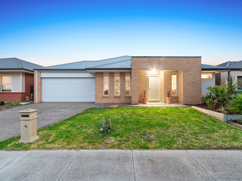 14 Celsius Drive, Cranbourne North, VIC 3977 - realestate.com.au