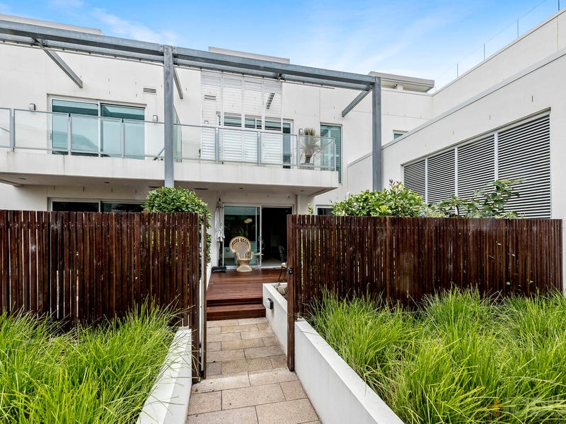 24/15 Beach Road, Hampton, Vic 3188 - Property Details