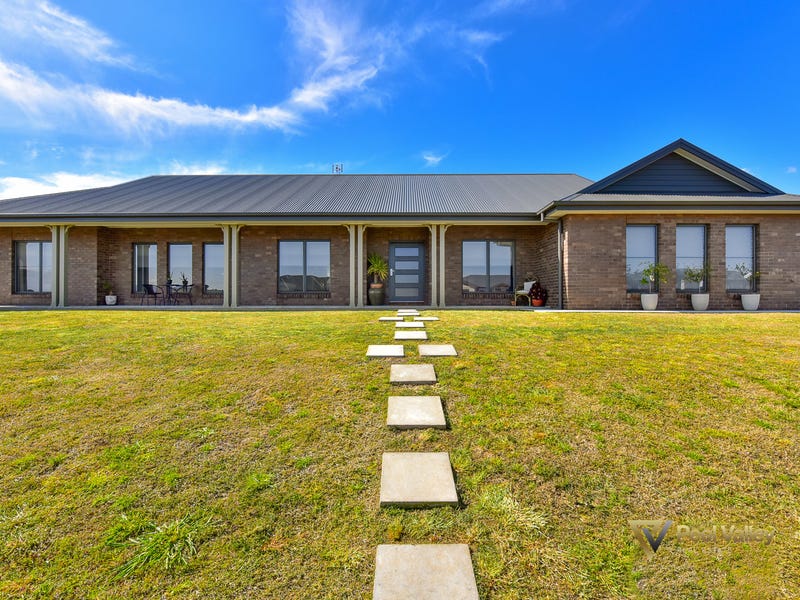 2 Championship Place, Tamworth, NSW 2340 - Property Details