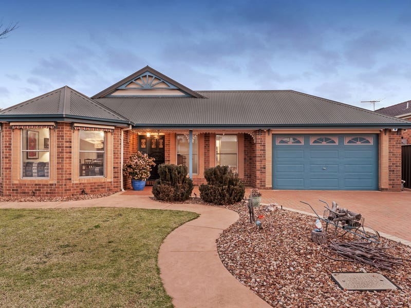 24 Paringa Way, Burnside, VIC 3023 - realestate.com.au