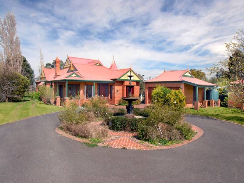 2 Barr Crt, Pakenham, Vic 3810 - Property Details
