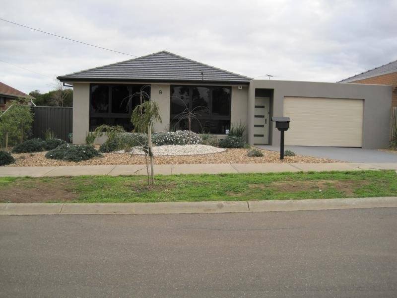 9 Buckingham Street, Sydenham, Vic 3037 - Property Details