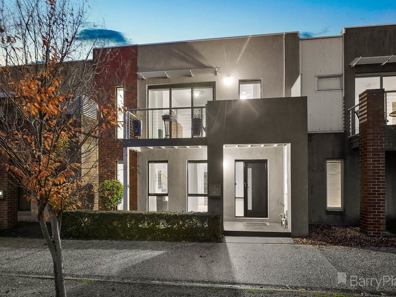 4 Stonebridge Lane, Pakenham, Vic 3810 - Property Details