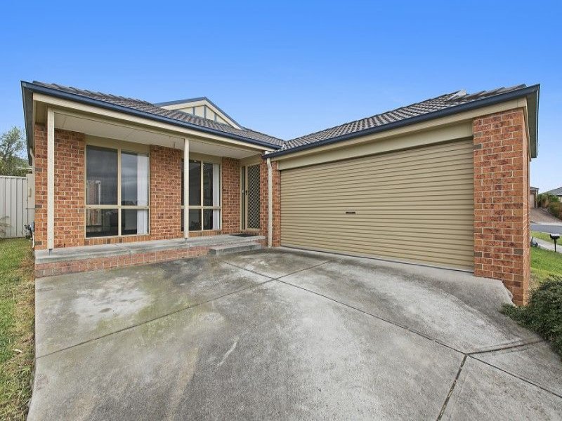 4 Cardiff Grove, Cranbourne East, VIC 3977 - realestate.com.au