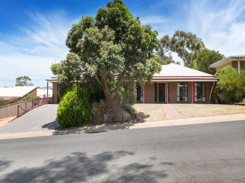 36 Akoonah Drive, Golden Square, VIC 3555 - realestate.com.au