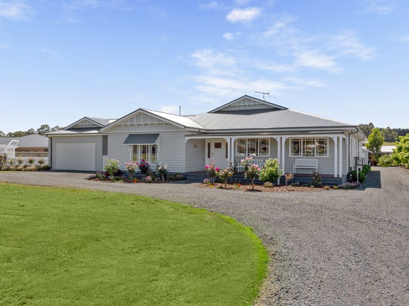 34 Amberly Drive, Drouin, Vic 3818 - Property Details