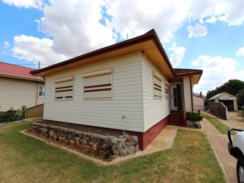 11 Fish Parade, Bathurst, NSW 2795 - Property Details