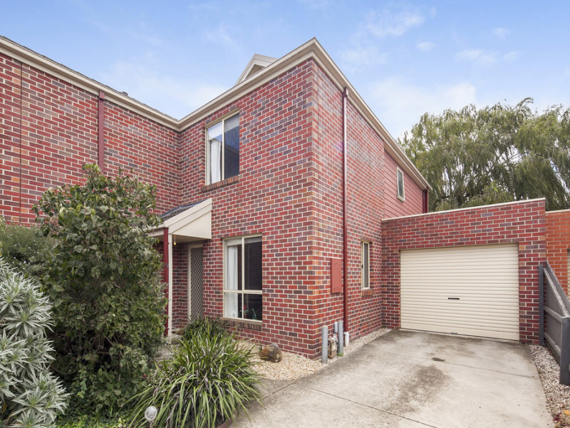 9 Domain Gardens, Sebastopol, Vic 3356 - Property Details