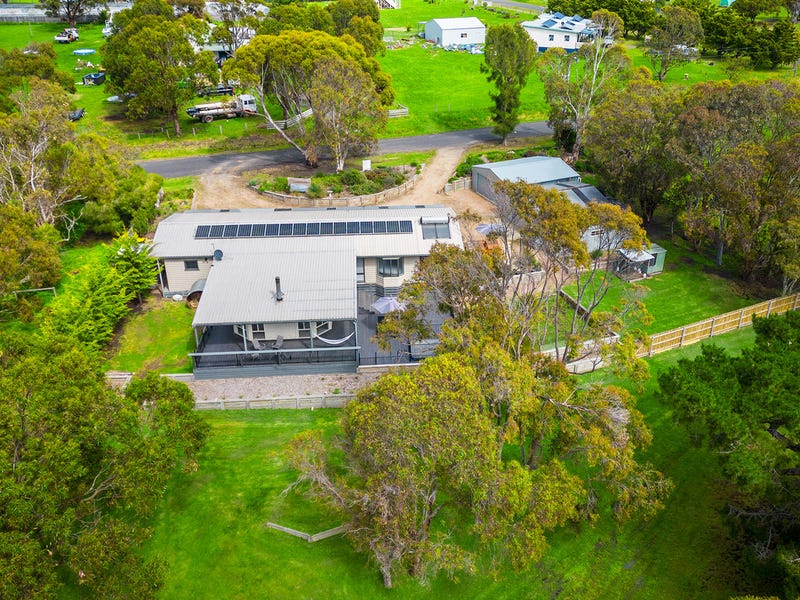 9 Pinetree Court, Seaspray, Vic 3851 - Property Details