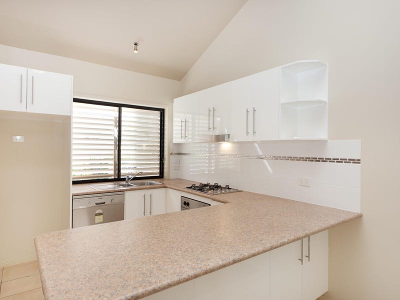 2/10 Broad Street, Labrador, QLD 4215 - realestate.com.au