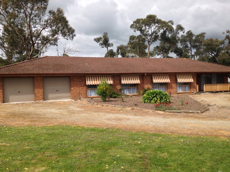 10 Fairway Drive, Drouin, Vic 3818 - Property Details