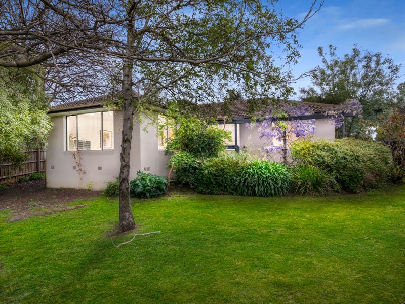 5 Troon Place, Frankston, Vic 3199 - Property Details