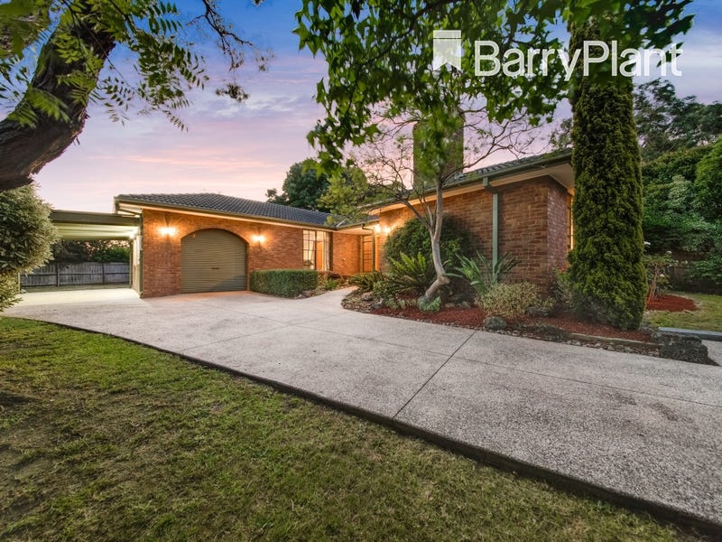 8 Martin Place, Pakenham, Vic 3810 - Property Details