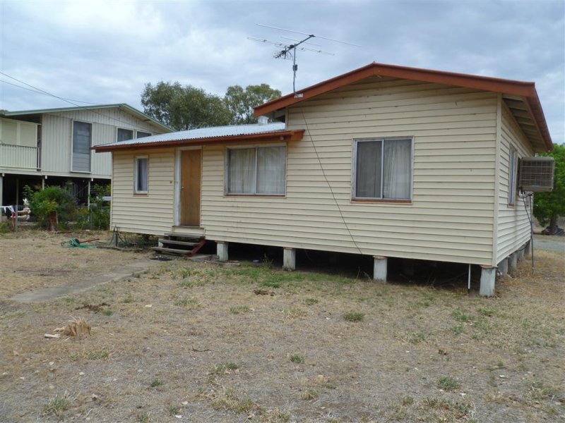 34 CORONATION, Injune, Qld 4454 - Property Details