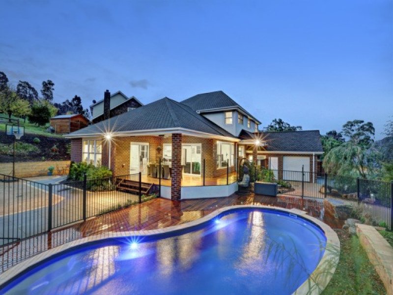 24 High Tor, Mooroolbark, Vic 3138 - Property Details