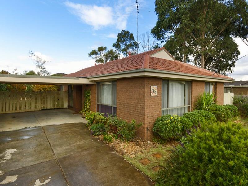 38 Crestmoor Drive, Highton, VIC 3216 - realestate.com.au