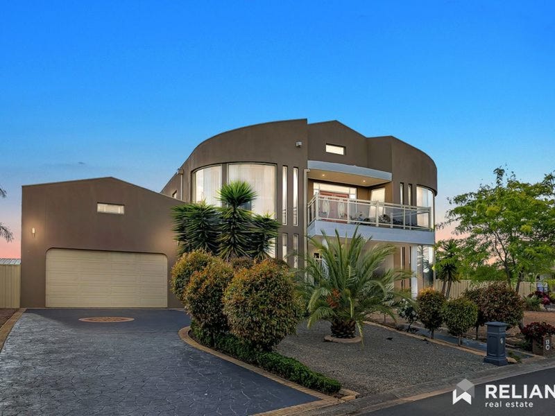 13 Bramshaw Crescent, Hillside, Vic 3037 - Property Details