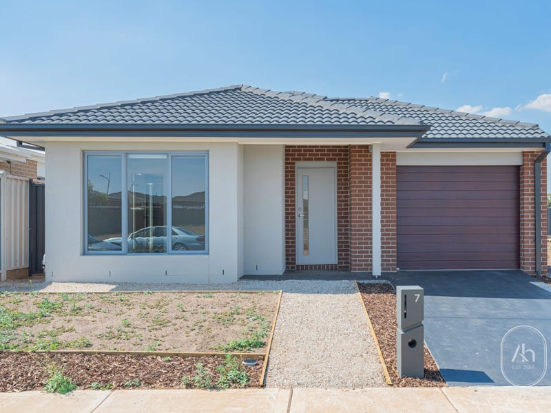 7 Heron Way, Melton South, VIC 3338 - realestate.com.au