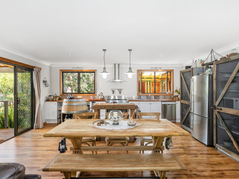 4 Allunga Place, Narrawallee, NSW 2539 - Property Details