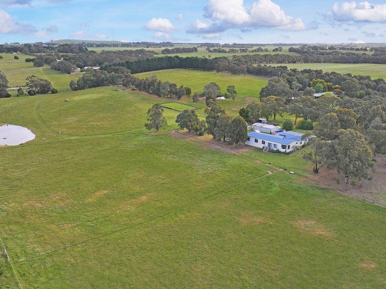 16 Arthurs Lane, Mount Mercer, VIC 3352 - realestate.com.au