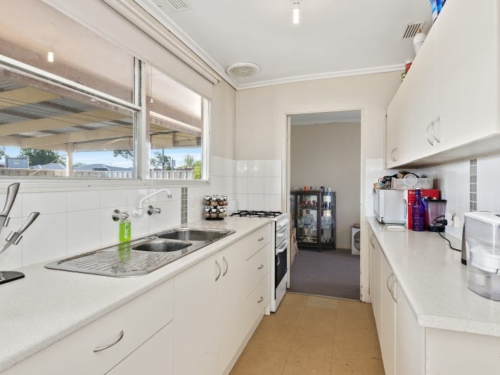 487 Gillies Street North, Wendouree, Vic 3355 - Property Details