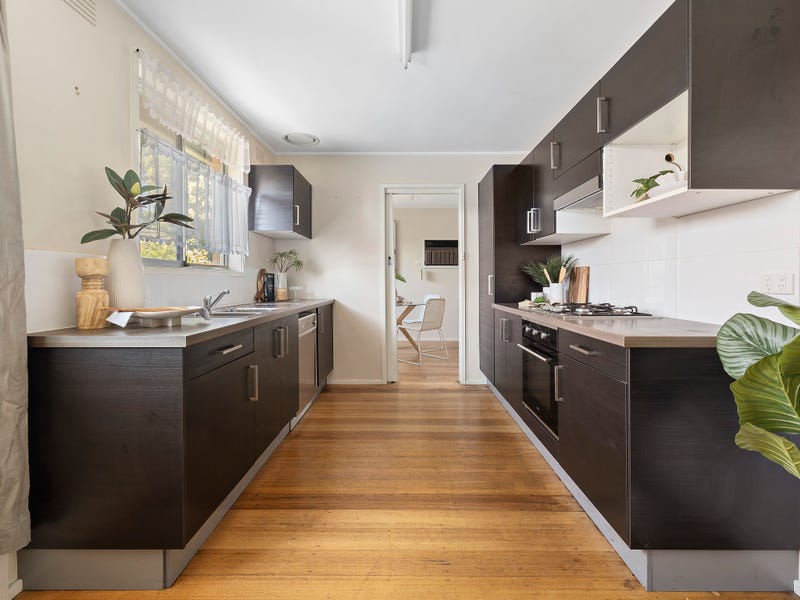 10 Karingal Drive, Frankston, VIC 3199 - realestate.com.au