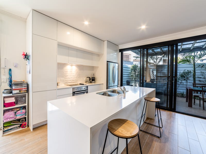 61/42 Stadium Drive, Robina, Qld 4226 - Property Details