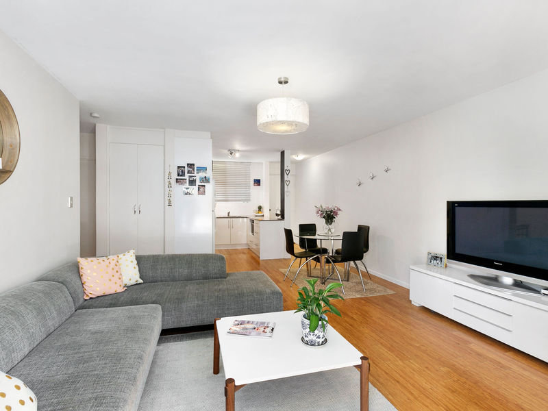 2/61 Derby Street, Coorparoo, Qld 4151 - Property Details