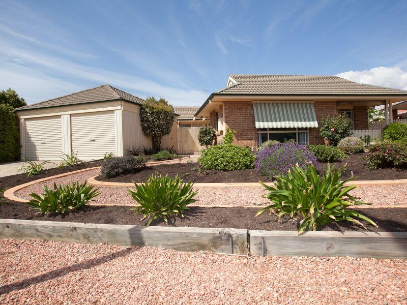 11 Thomas Hales Place, Gordon, ACT 2906 11 Thomas Hales Place, Gordon, ACT 2906