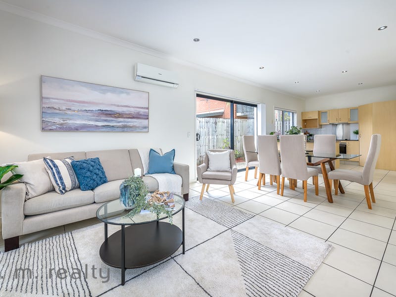 2/72 Broad Street, Labrador, QLD 4215 - realestate.com.au