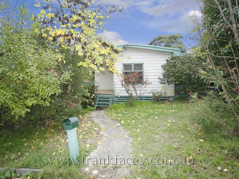 77 Lyall Road, Berwick, Vic 3806 - Property Details