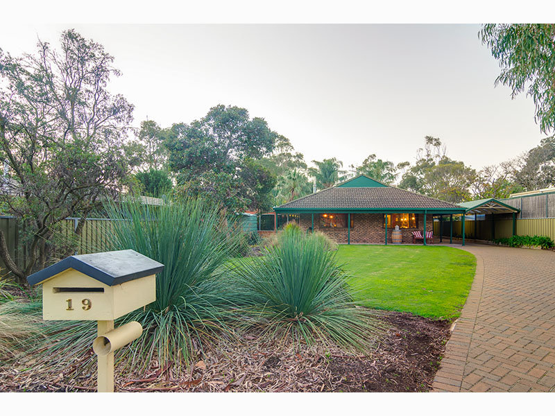 19 Paringa Parade, Old Noarlunga, SA 5168 - realestate.com.au