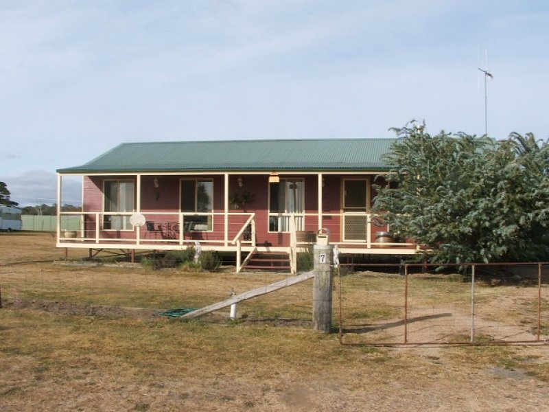 7 Cadell Street, Deepwater, NSW 2371 - Property Details