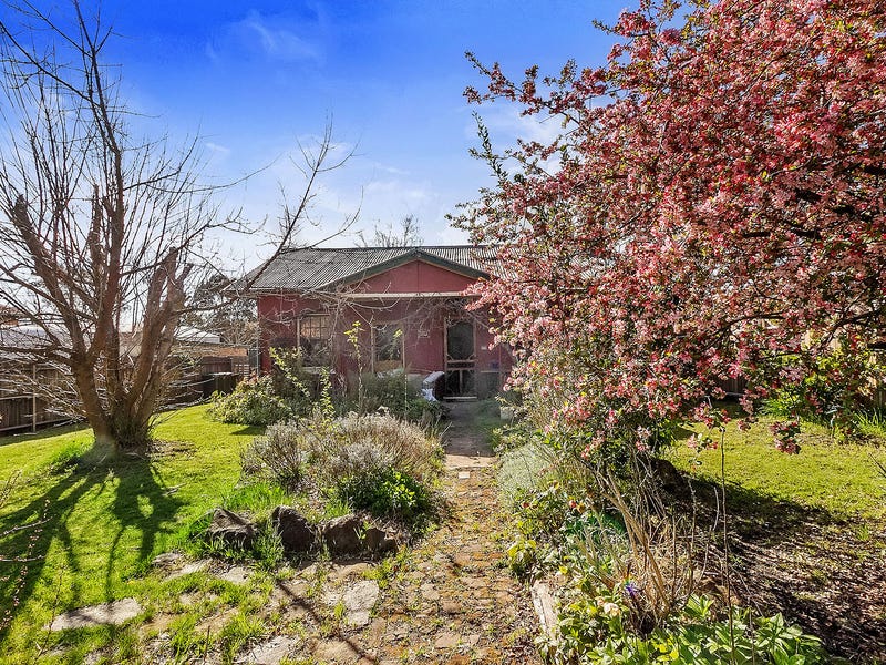 15 Bridge Street, Uralla, NSW 2358 - Property Details